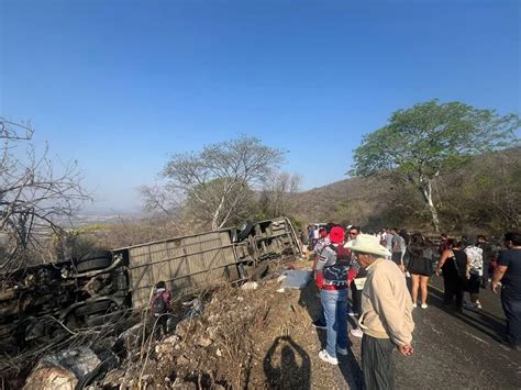 Tres Muertos Y 10 Heridos Deja Volcadura De Autobús Con Peregrinos En