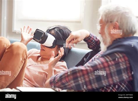 Man Woman Vr Glasses Hi Res Stock Photography And Images Alamy