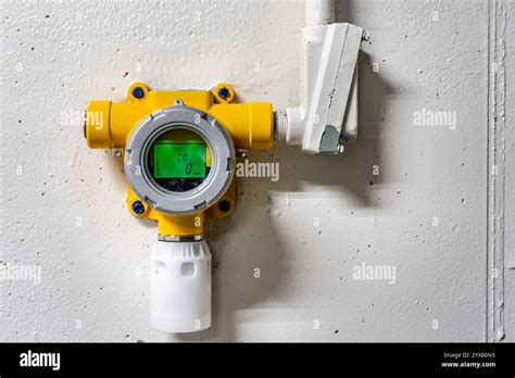 Yellow Wall Mounted Industrial Carbon Monoxide Gas Monitoring Detector