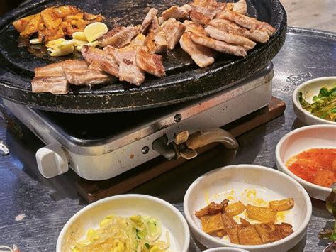 「三枚肉」は三枚の肉じゃない、豚バラ肉のことだ！ 名前の由来と作り方のコツを学ぶ