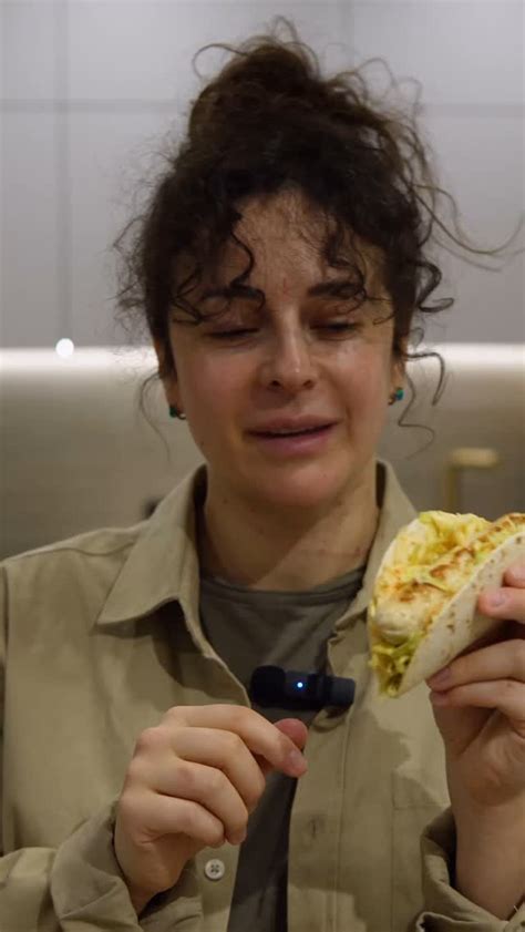 Традиційна закосичена румʼяна автентична паска це не просто хліб а справжнє сонце на нашому