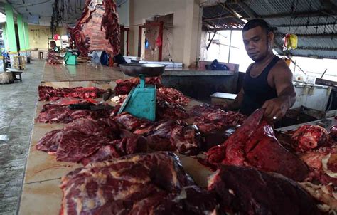 FOTO Pedagang Daging Sapi Di Ternate Keluhkan Sepinya Pembeli