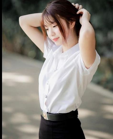 ปักพินโดย De Bj Kmowb ใน แฟชั่นผู้หญิง สาวม ปลาย คนสวย การโพสท่าถ่ายภาพ