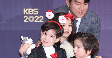 포토s 박건후 플래시 세례 익숙해~