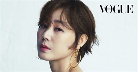 김성령 화보 화이트로 완성한 독보적 우아美