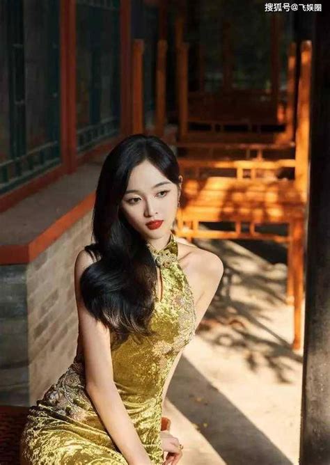 吴宣仪旗袍配高跟鞋，美到骨子里了！ 搜狐大视野 搜狐新闻