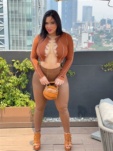 Whats Name That Pawg 1352523 Answered ›
