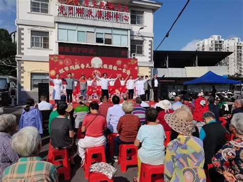 建设社区：文艺汇演迎双节群众知识尤小兵