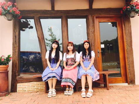 쁘띠프랑스 유럽전통의상을 입고 친구들과 특별한 추억을 남길 수 있는 쁘띠프랑스 유럽동화의상체험