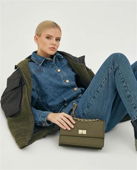 Iris Z Quest Artists And Models