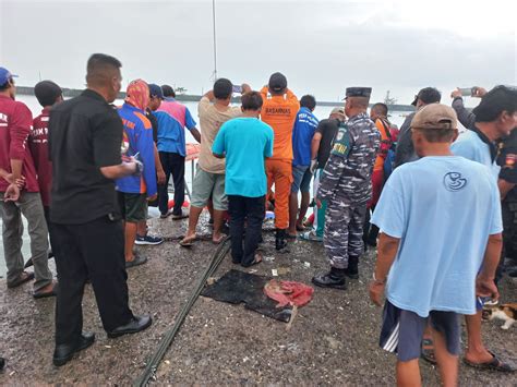 TNI AL Bersama Tim Sar Gabungan Berhasil Temukan Awak Kapal Nelayan Cilacap Yang Tenggelam