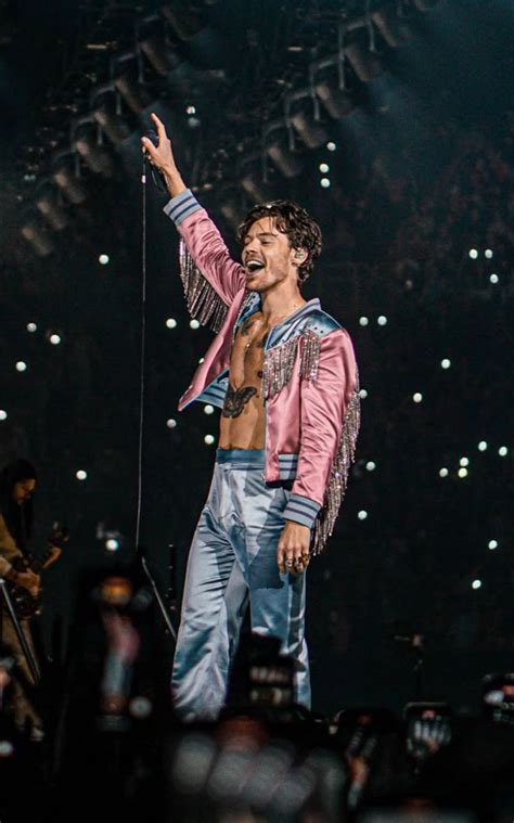 Harry Love On Tour La Night 15 Harry Styles Fond Décran