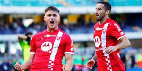 Colombo Doppietta Contro Il Verona Tris Monza Palladino Aggancia Sarri