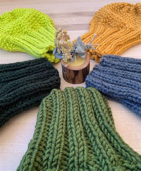 Този снежен ден е идеален за моето хоби плетенето Мога да си нося плетените шалове и шапки