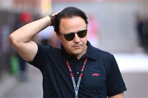 Felipe Massa Esfrega As Mãos Com A Dupla Lewis Hamilton E Charles