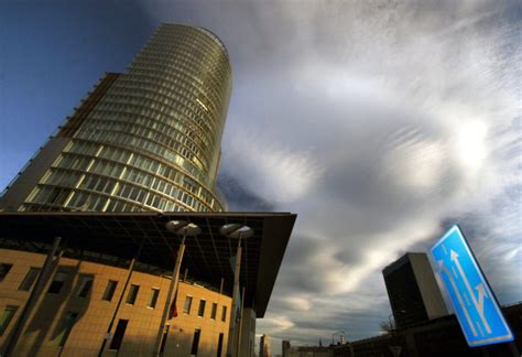 Dobiehanie Krajín EÚ Stagnuje Podľa Nbs Je Potrebný Prechod Na Nový