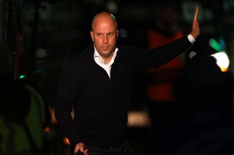 الكشف عن التفاصيل المادية لتعاقد ليفربول مع آرني سلوت يلاكورة