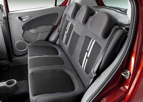 Fiat retoca faróis e painel do Palio Fire Palio Sporting ganha cor nova Fotos UOL Carros