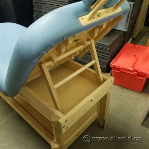 Earthlite Terra Treatment Massage Table Allsoldca Buy And Sell Used