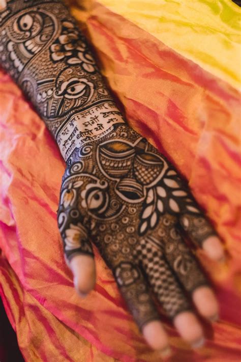 12 Dulhan Mehndi Design For Hands And Legs To Complete Bridal Look 2021