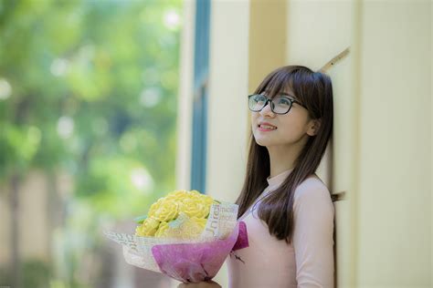 무료 이미지 소녀 여자 사진술 꽃 초상화 모델 봄 의류 노랑 신부 장난감 웃고있는 드레스 아름다운 뜨거운 아름다움 복장 단맛 사진 촬영