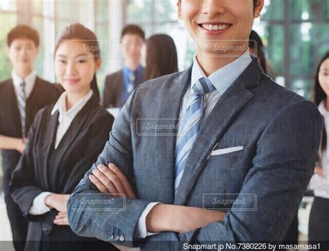 腕組みをした男性のクローズアップ Ai生成画像の写真・画像素材 7380226 Snapmart（スナップマート）