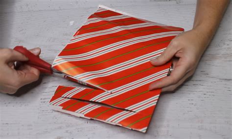 How To Make A Bow Out Of Wrapping Paper