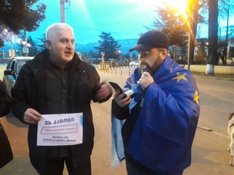 ოზურგეთში აქცია “არა რუსულ კანონს” მიმდინარეობს ფოტორეპორტაჟი