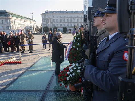 Incydent przed pomnikiem smoleńskim Zachowanie Kaczyńskiego zarejestrowały kamery Wprost