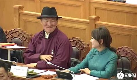 С Ганбаатар А Адъяасүрэн хоёр хошуу холбоод суучих юм хэмээн УИХ ын дарга Г Занданшатарт