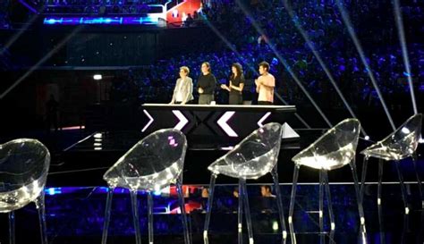 Due Cantanti Di Amici Ad X Factor Una Passa L Altra Fedez La Manda A