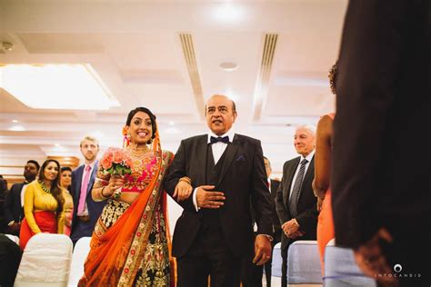 Into Candid Photography Wedding Photographer In Mumbai Weddingz