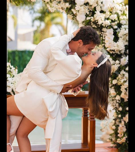 Foto Larissa Manoela e André Luiz Frambach pegaram os fãs de surpresa após anunciarem casamento