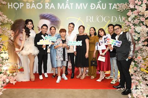 D N Hot Tiktoker Quy T Trong Mv U Tay C A Tiktoker H Ng S N