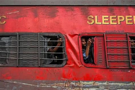 La Jornada Choque De Trenes En India Deja Más De 200 Muertos Y