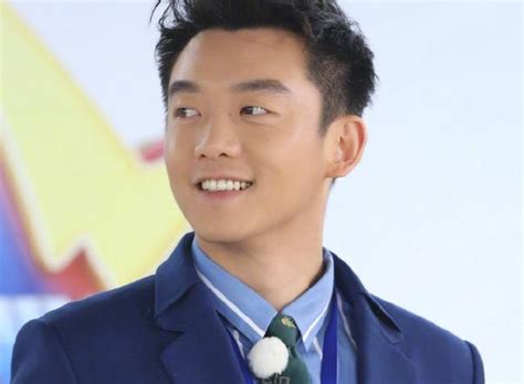 《奔跑吧》鄭愷錢包被扒，宋雨琦搜出五千元美療卡，男明星也怕老 每日頭條