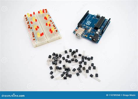 Arduino Transistoren Protoboard Mit Led Richtete Aus Stockfoto Bild Von Industrie