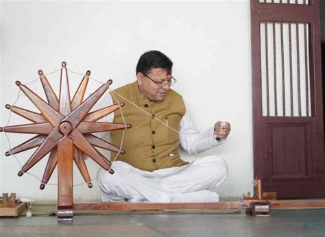 Big News साबरमती आश्रम पहुंचे सीएम धामी राष्ट्रपिता महात्मा गांधी को