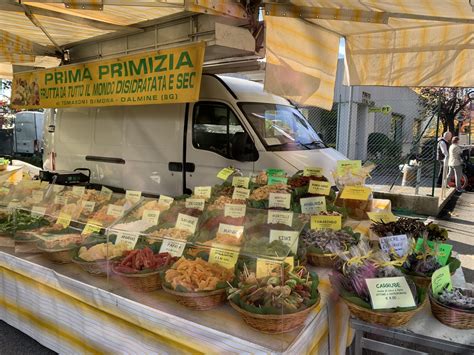 La Fiera Di San Martino Popola Le Vie Di Alzano Con Bancarelle