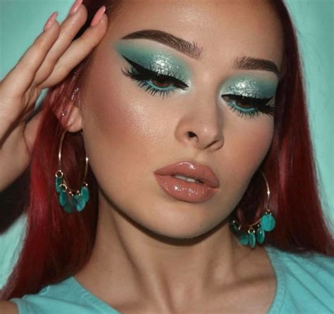 Tropical Makeup Will Give You All The Vacay Vibes Ahead Of Summer