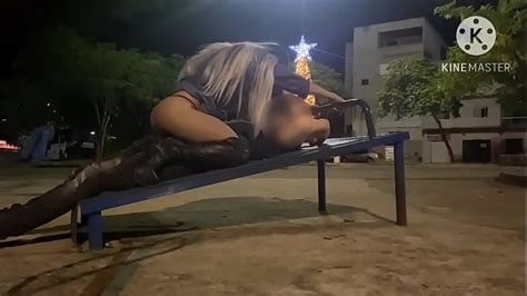 Naughty Eating His Girlfriends Ass In Pracinha Do Bairro On Christmas