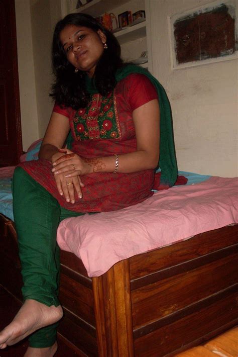 Desi Aunty Cute Feets
