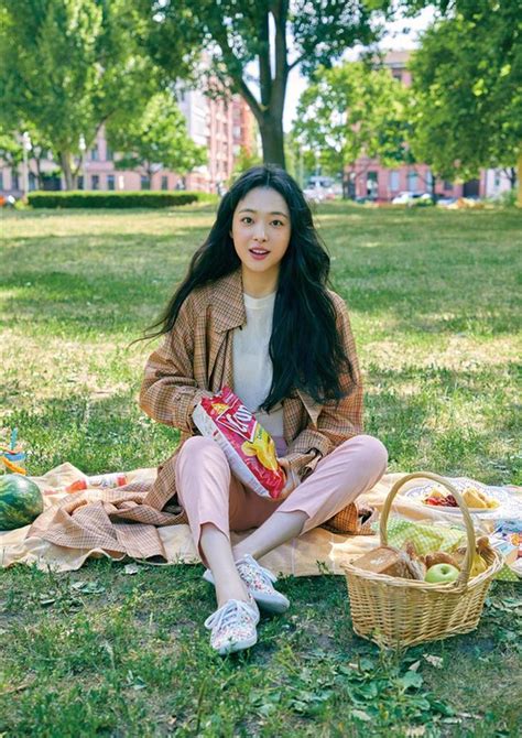 Những thước phim độc và bi kịch của cố nghệ sĩ Sulli lần đầu được hé lộ 2sao