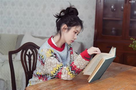 我等好久你們都沒來，書都看三次了