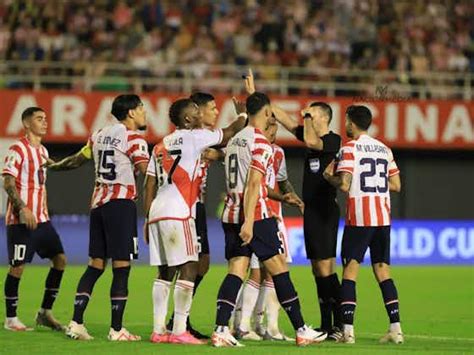 La Expulsión De Luis Advíncula Que Dejó A Perú Con 10 Onefootball