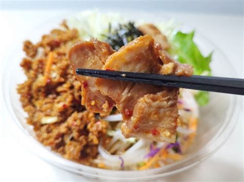 【2023最新】麺屋こころ監修 台湾まぜそば風サラダ【ファミリーマート】ペロリといけます いぬきちのコンビニ飯