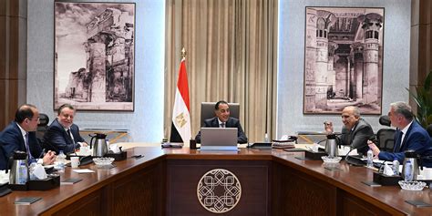 رئيس الوزراء يستعرض خطة توفير المنتجات البترولية لتشغيل محطات الكهرباء