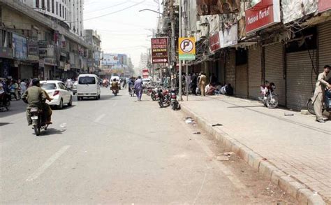 کراچی،سمارٹ لاک ڈاؤن نافذ ہونے کے بعد صدر کی مارکیٹ مکمل طور پر بند ہے۔