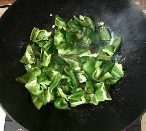 怎樣做辣椒炒肉既簡單又好吃？辣椒炒肉的家常做法 每日頭條