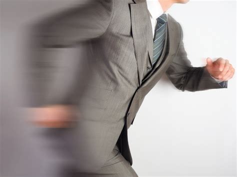 業務上横領をした社員が逃亡をした！会社の対応をケース別に解説 京都・大阪のsat探偵事務所｜警察obに直接相談できる